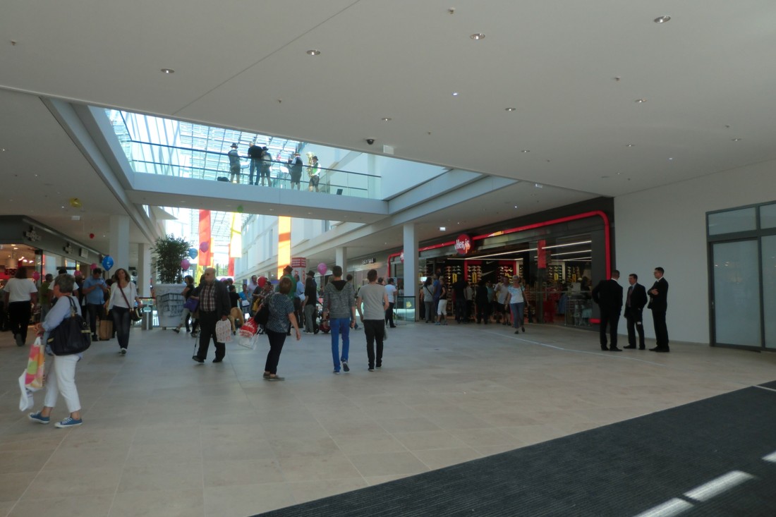 Eröffnung Einkaufszentrum "Neuer Markt" in Neumarkt am Donnerstag, 17 ...