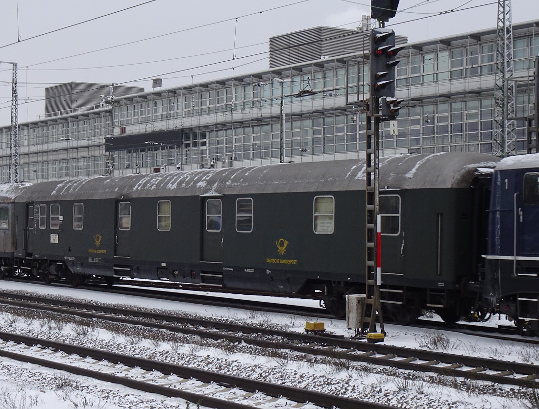 Sonderzug DPE 19988 Stuttgart - Regensburg mit E 10 228 in Regensburg ...