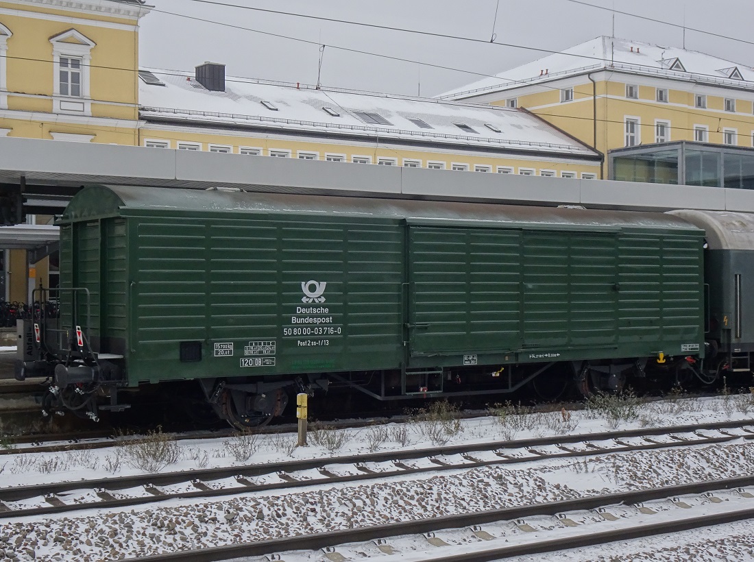Sonderzug DPE 19988 Stuttgart - Regensburg mit E 10 228 in Regensburg ...